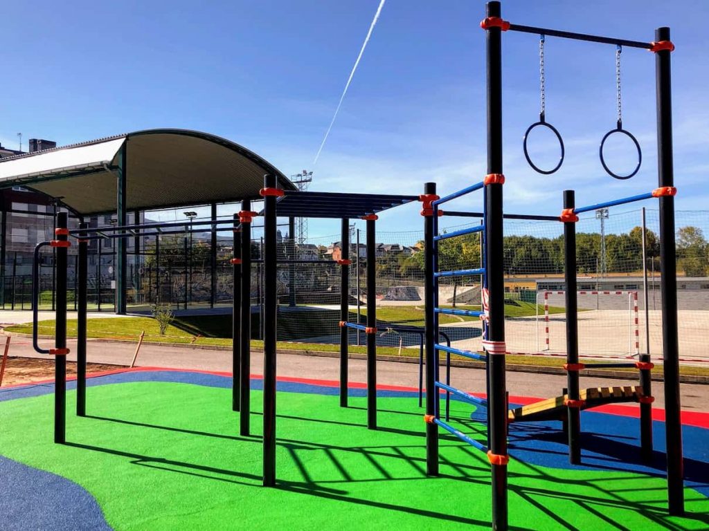 Bembibre habilita el nuevo parque de calistenia en el complejo ...